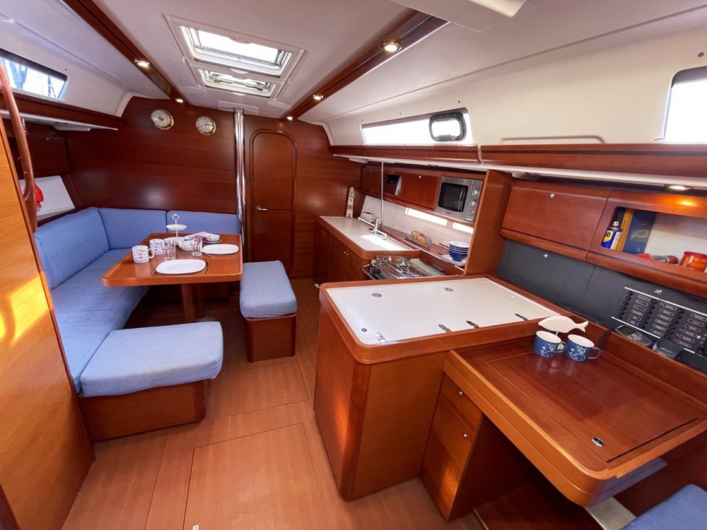 Dufour 405 Grand Large - Specs, layout & video | SamBoat