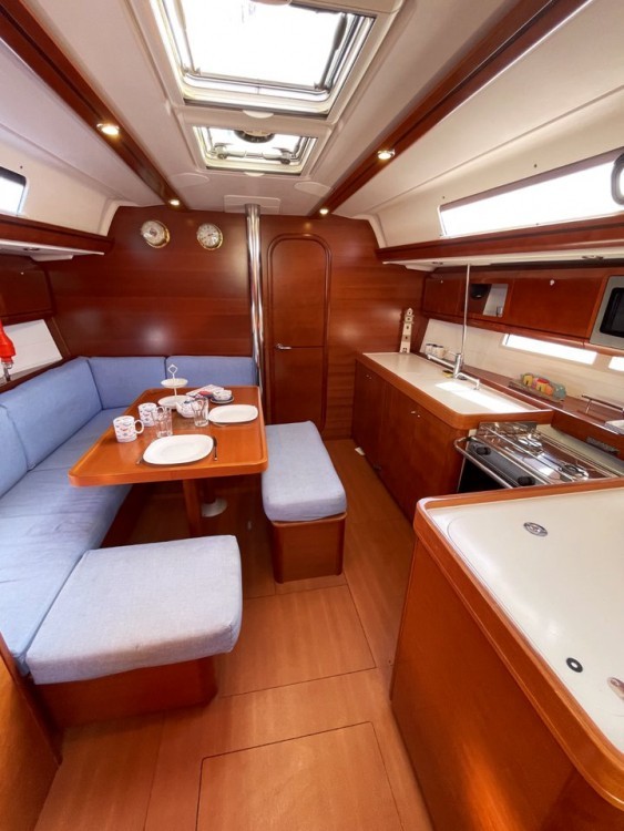 Dufour 405 Grand Large - Specs, layout & video | SamBoat