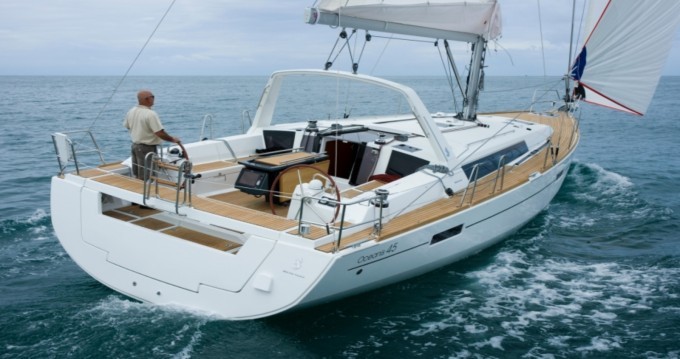 Oceanis 45 - Specs, layout & video | SamBoat
