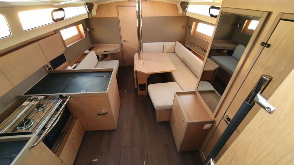 Oceanis 45 - Specs, layout & video | SamBoat