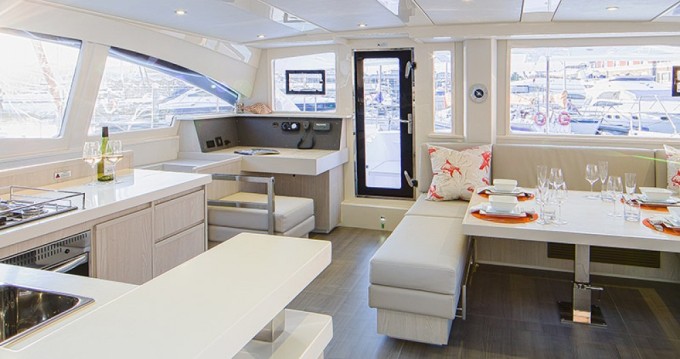 Leopard 48 - Specs, layout & video | SamBoat