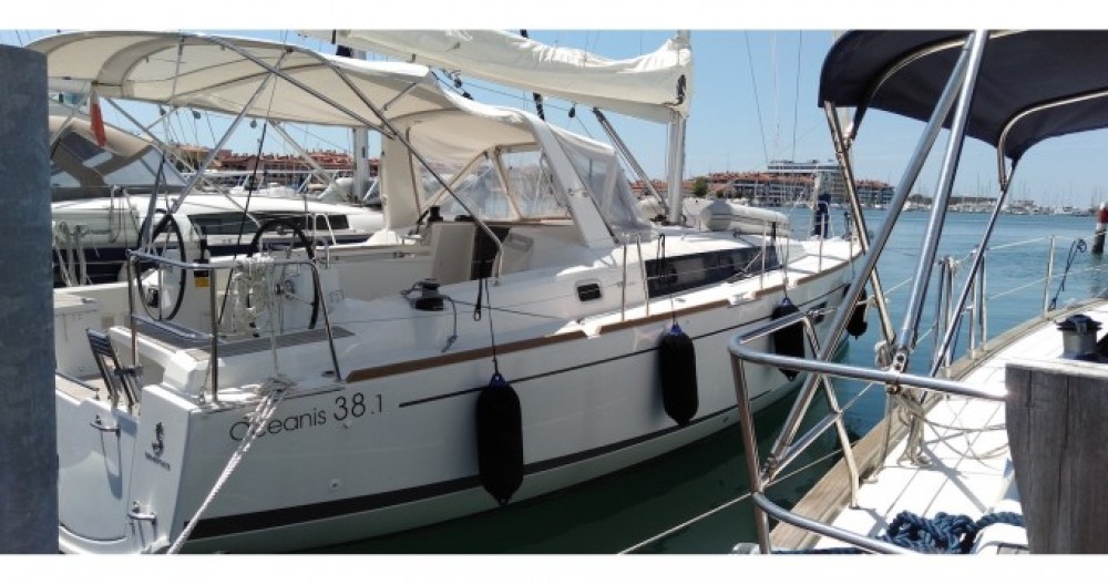 Oceanis 38.1 - Specs, layout & video | SamBoat