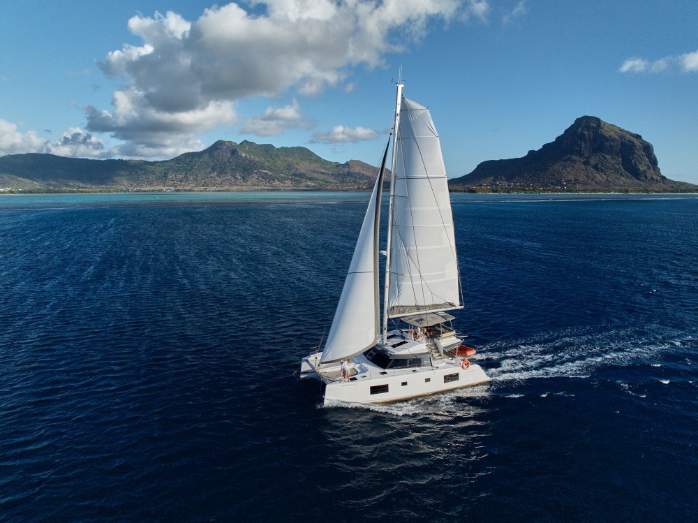 Nautitech 46 Fly - Specs, layout & video | SamBoat