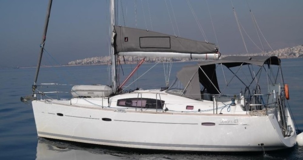 Oceanis 43 - Specs, layout & video | SamBoat