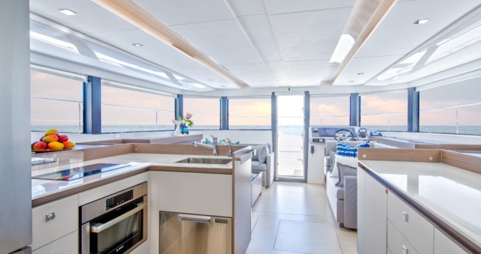 Leopard 46 - Specs, layout & video | SamBoat