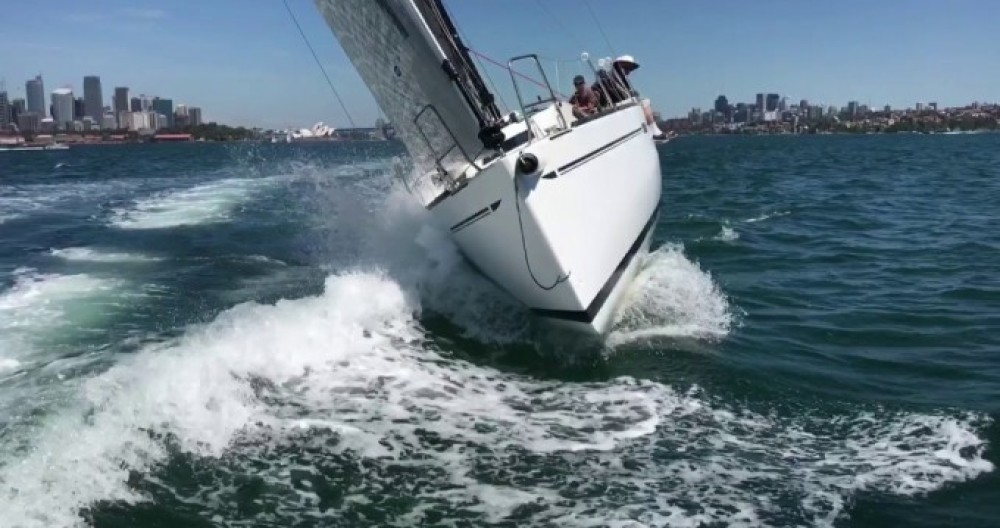 Elan 333 - Specs, layout & video | SamBoat