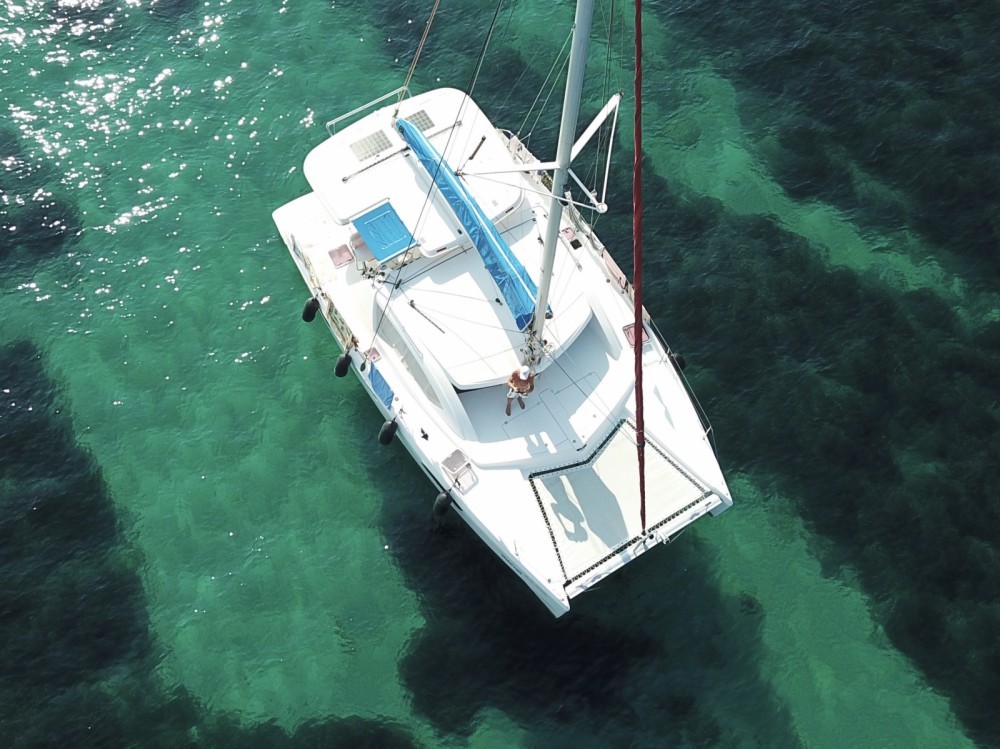 Leopard 38 - Specs, layout & video | SamBoat