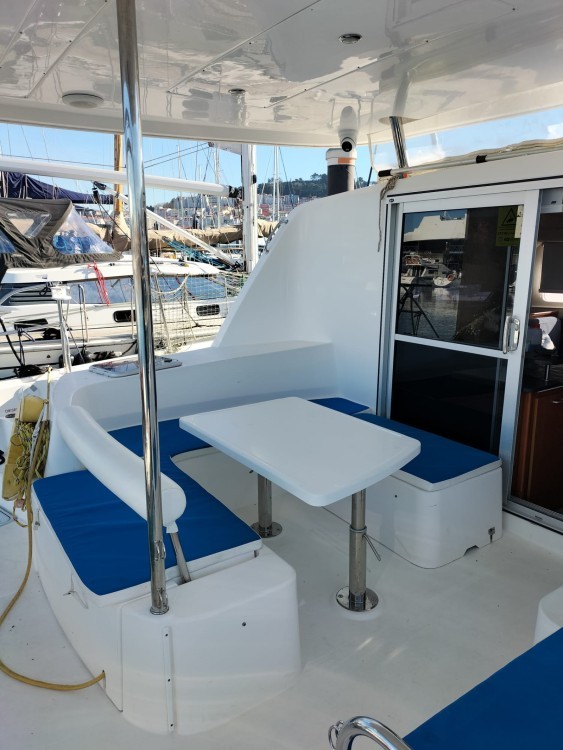 Leopard 38 - Specs, layout & video | SamBoat