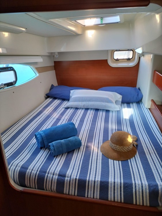 Leopard 38 - Specs, layout & video | SamBoat