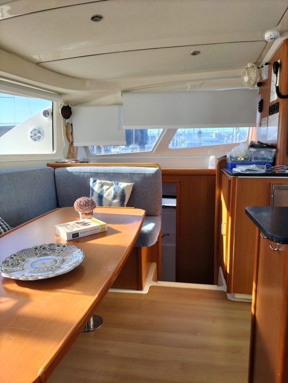 Leopard 38 - Specs, layout & video | SamBoat