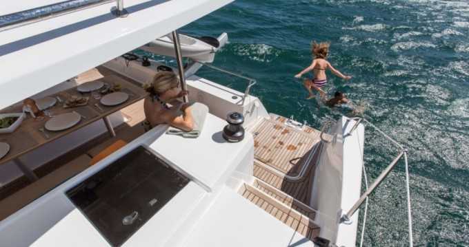 Helia 44 - Specs, layout & video | SamBoat