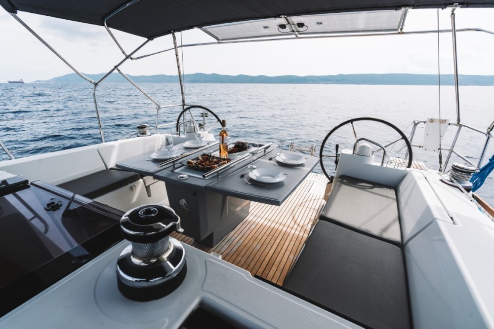 Oceanis 45 - Specs, layout & video | SamBoat