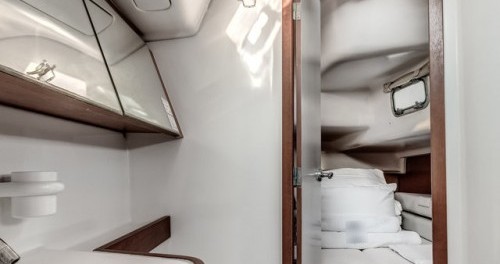 Oceanis 40 - Specs, layout & video | SamBoat