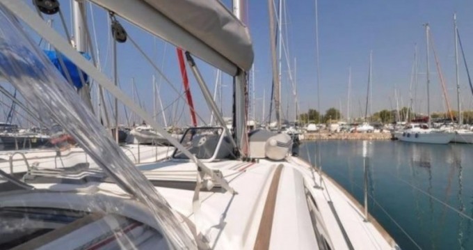 Oceanis 40 - Specs, layout & video | SamBoat