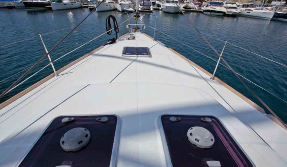 Beneteau 50 - Specs, layout & video | SamBoat