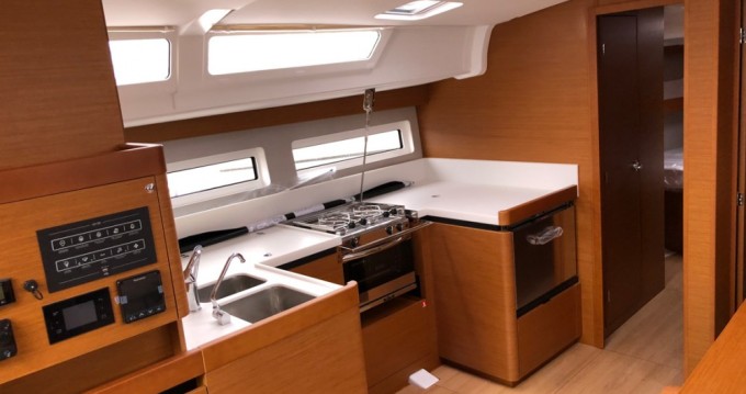 Sun Odyssey 490 - Specs, layout & video | SamBoat