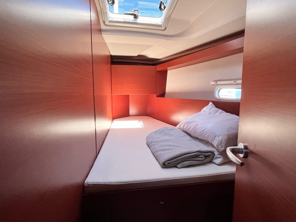 Hanse 458 - Specs, layout & video | SamBoat