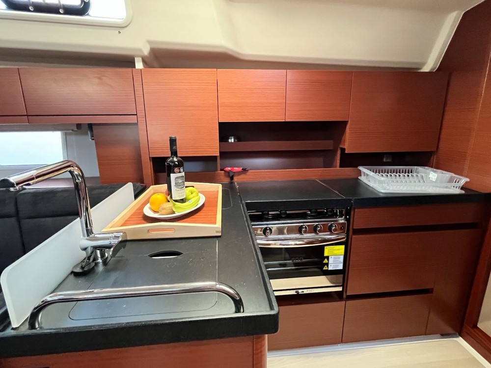 Hanse 458 - Specs, layout & video | SamBoat