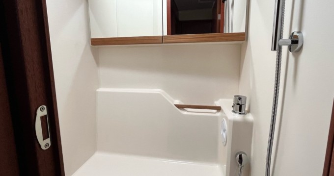 Hanse 458 - Specs, layout & video | SamBoat