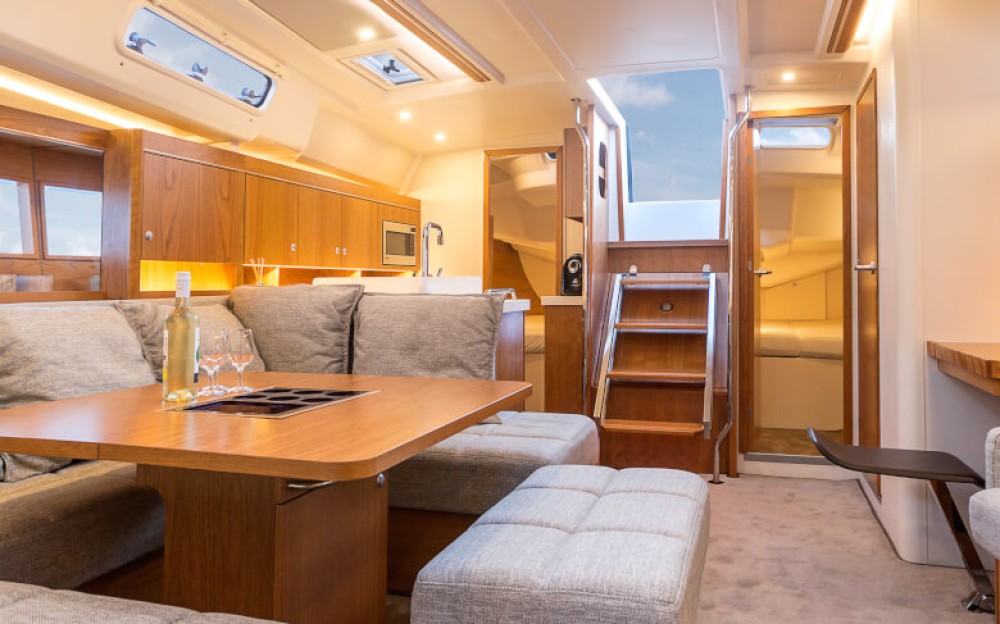 Hanse 455 - Specs, layout & video | SamBoat