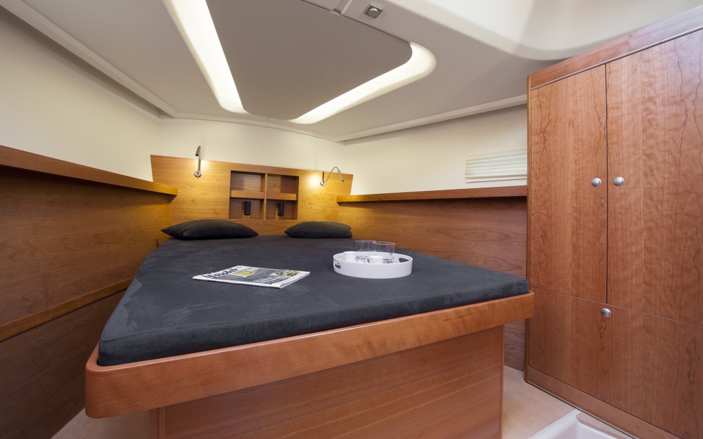 Hanse 445 - Specs, layout & video | SamBoat