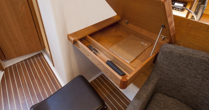 Hanse 445 - Specs, layout & video | SamBoat