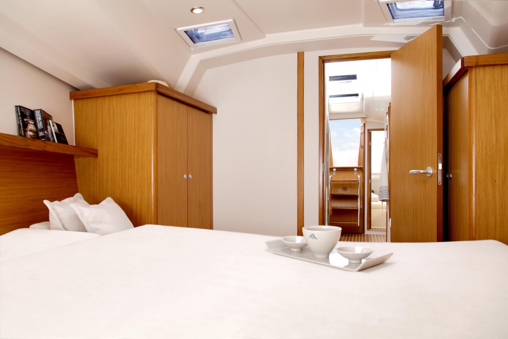 Hanse 400 - Specs, layout & video | SamBoat