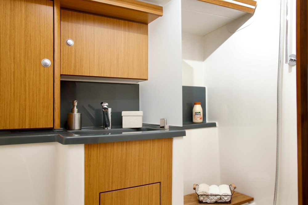 Hanse 400 - Specs, layout & video | SamBoat