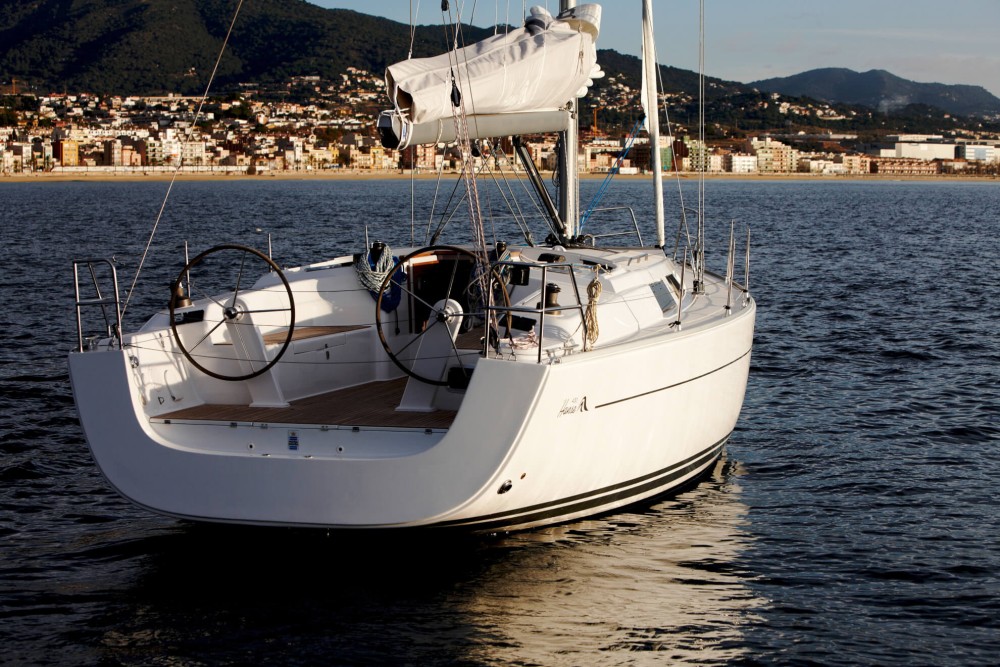 Hanse 400 - Specs, layout & video | SamBoat