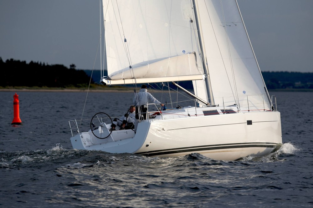 Hanse 400 - Specs, layout & video | SamBoat