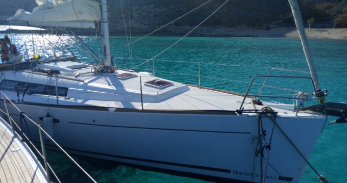 Oceanis 50 - Specs, layout & video | SamBoat