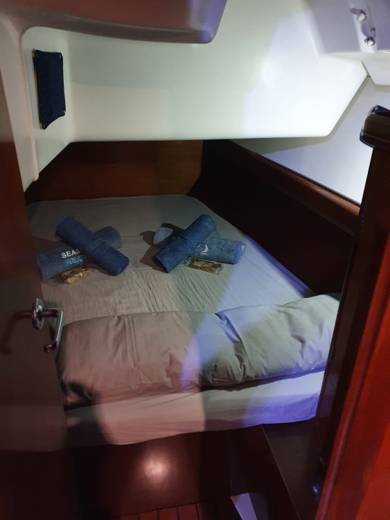 Oceanis 50 - Specs, layout & video | SamBoat