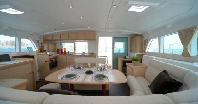 Lagoon 440 - Specs, layout & video | SamBoat