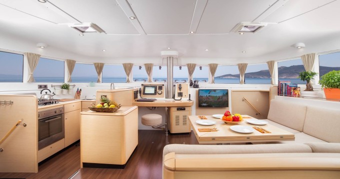 Lagoon 500 - Specs, layout & video | SamBoat