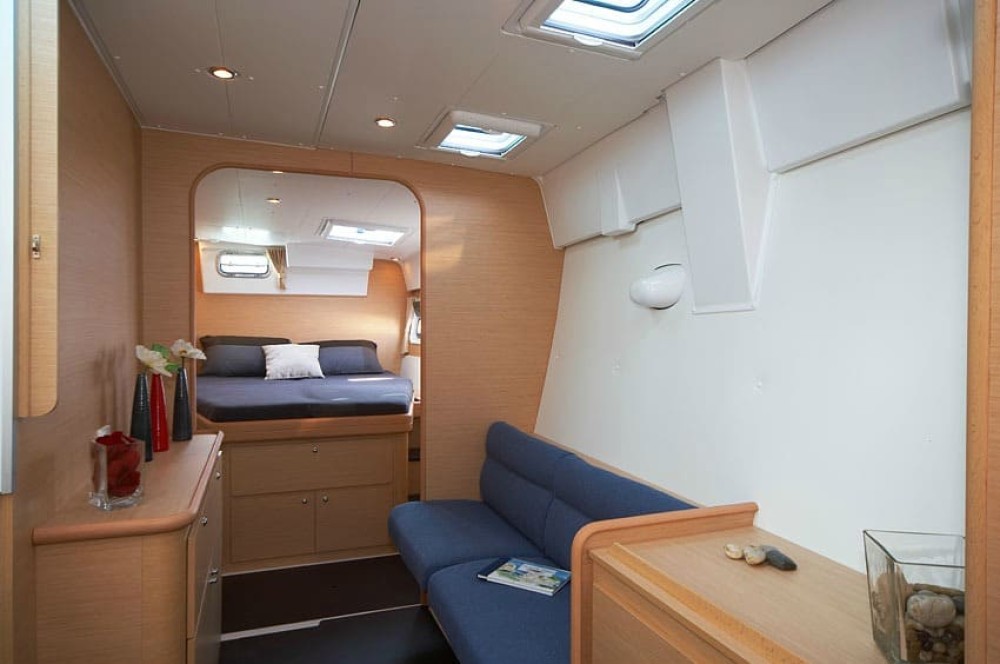 Lagoon 420 - Specs, layout & video | SamBoat