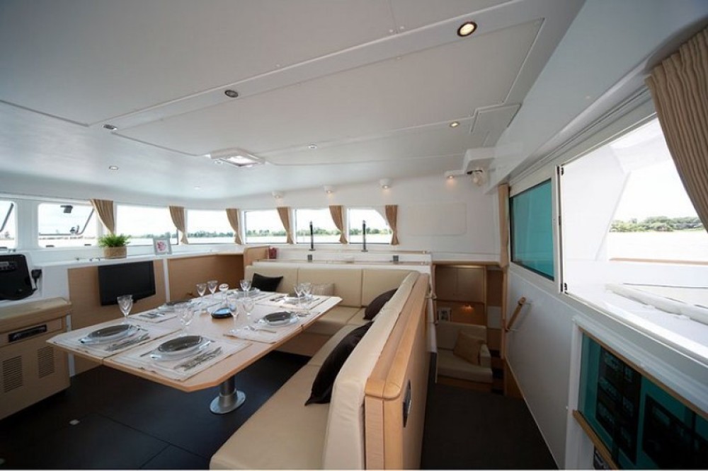 Lagoon 500 - Specs, layout & video | SamBoat