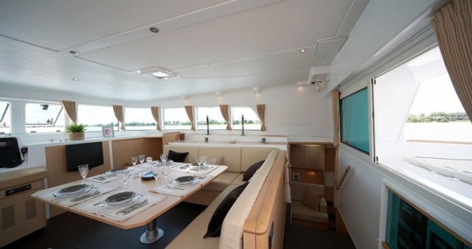 Lagoon 500 - Specs, layout & video | SamBoat