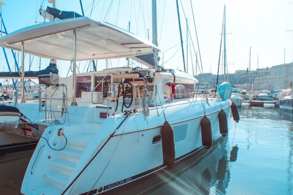Lagoon 420 - Specs, layout & video | SamBoat