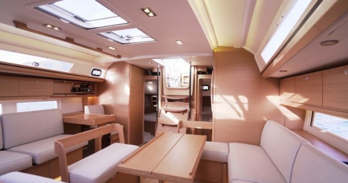 Dufour 520 Grand Large - Specs, layout & video | SamBoat