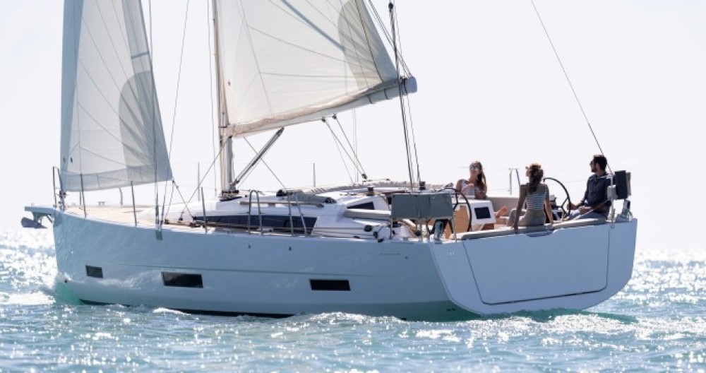 Dufour 390 Grand Large - Specs, layout & video | SamBoat