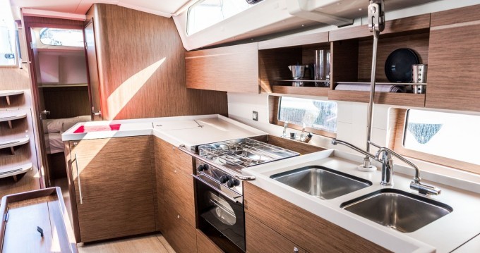 Dufour 390 Grand Large - Specs, layout & video | SamBoat