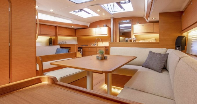Dufour 430 - Specs, layout & video | SamBoat