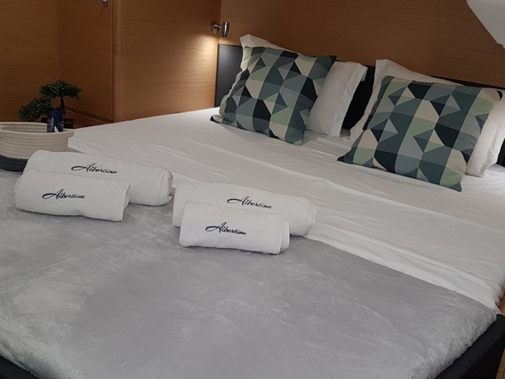 Dufour Catamarans 48 - Specs, layout & video | SamBoat