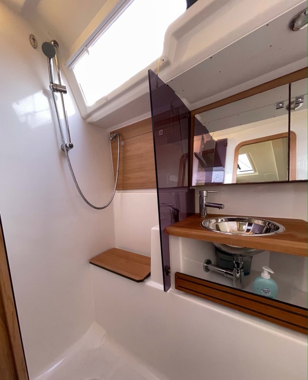 Dufour 410 Grand Large - Specs, layout & video | SamBoat