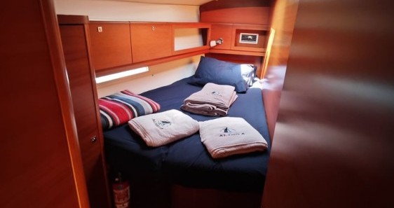 Dufour 450 Grand Large - Specs, layout & video | SamBoat