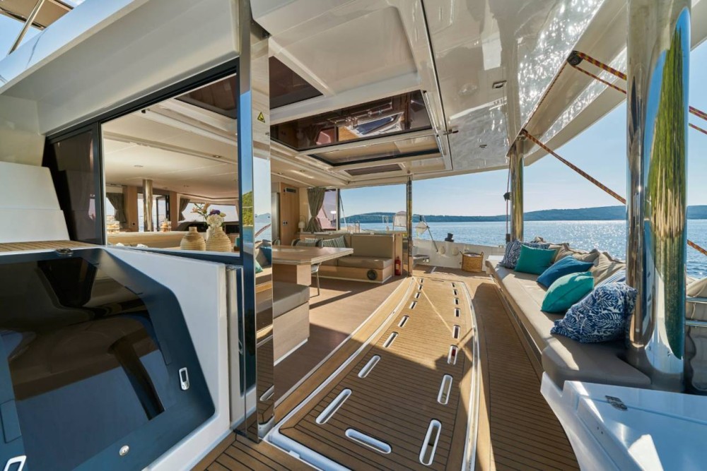 Bali 5.4 - Specs, layout & video | SamBoat