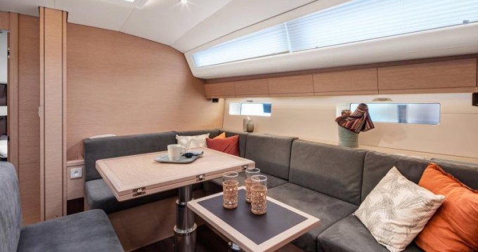 Jeanneau 54 - Specs, layout & video | SamBoat