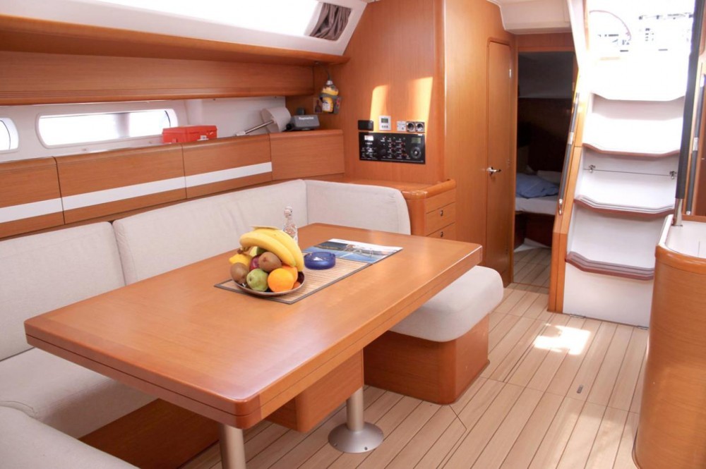 Jeanneau 53 - Specs, layout & video | SamBoat
