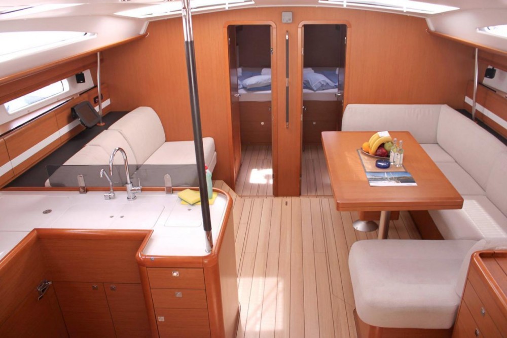 Jeanneau 53 - Specs, layout & video | SamBoat