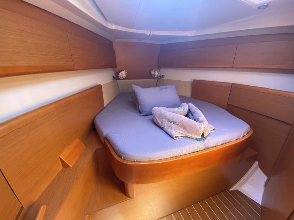 Sun Odyssey 44i - Specs, layout & video | SamBoat
